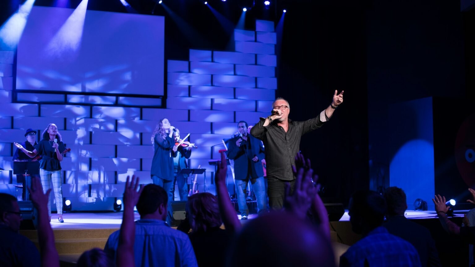 Understanding Reverend vs Minister vs Pastor Differences